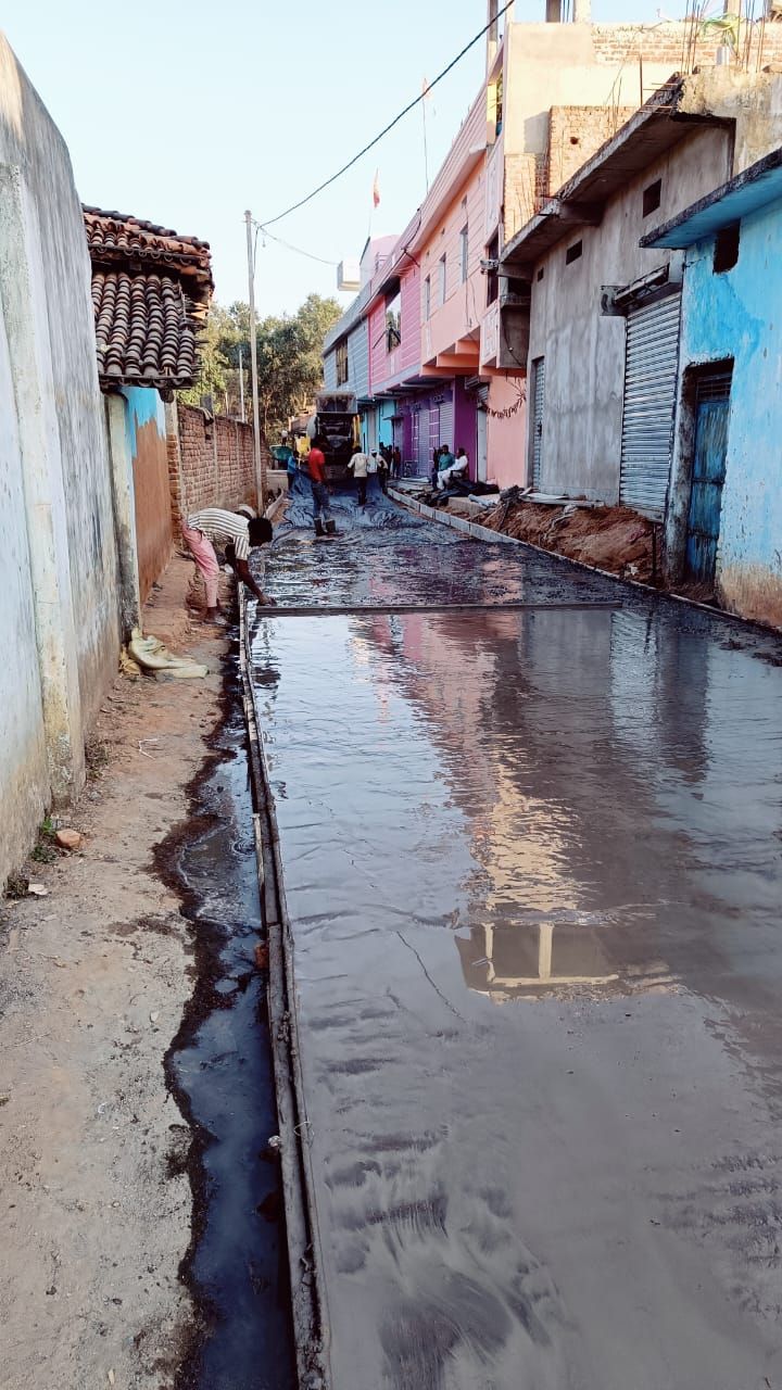 The road was built on the demand of the villagers of Chutia | चुटिया के ...