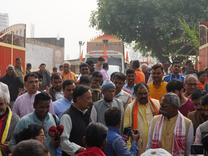 ayodhya. Rambarat is returning from Janakpur on 10 December