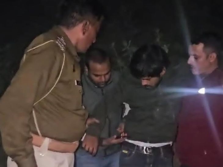 Encounter between Noida police and a person with a bounty of Rs 25,000 | नोएडा पुलिस और 25000 के ...