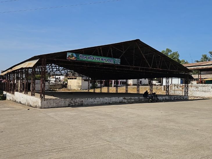 Multai's grain market turned into a vegetable market | मुलताई की अनाज ...