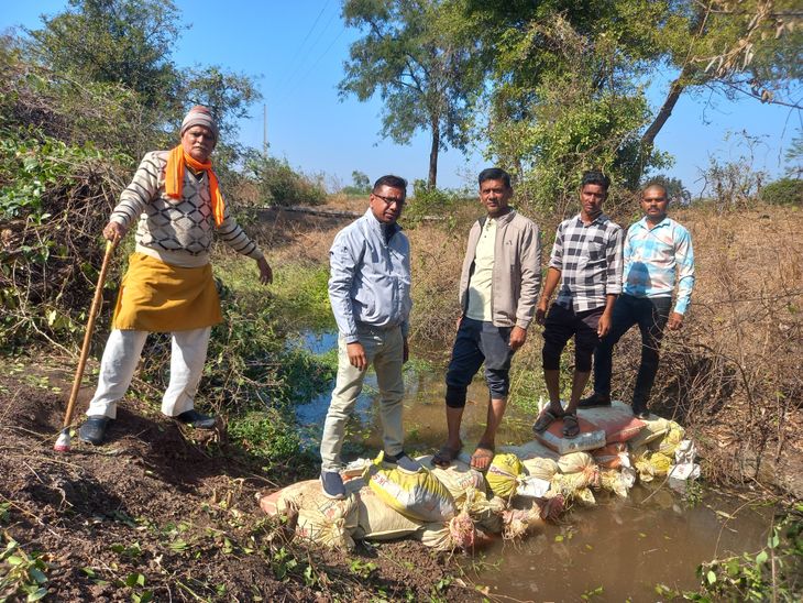 Sack dam was constructed for water conservation in Kalamukhi | कालमुखी ...