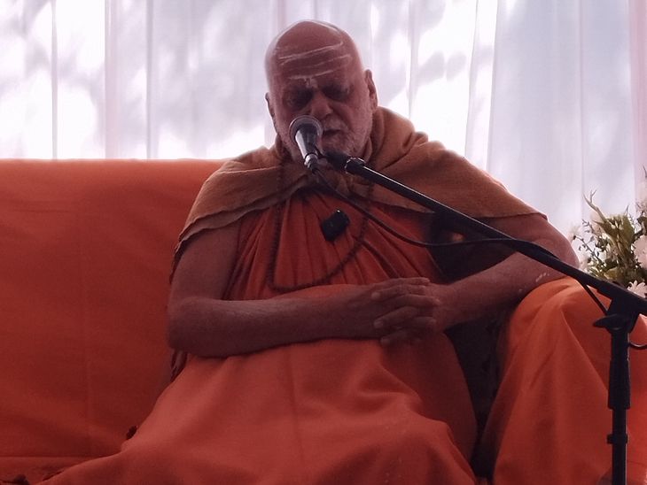 Dandi Swami Purushottam Ashramji met Shankaracharya Nischalanandaji ...