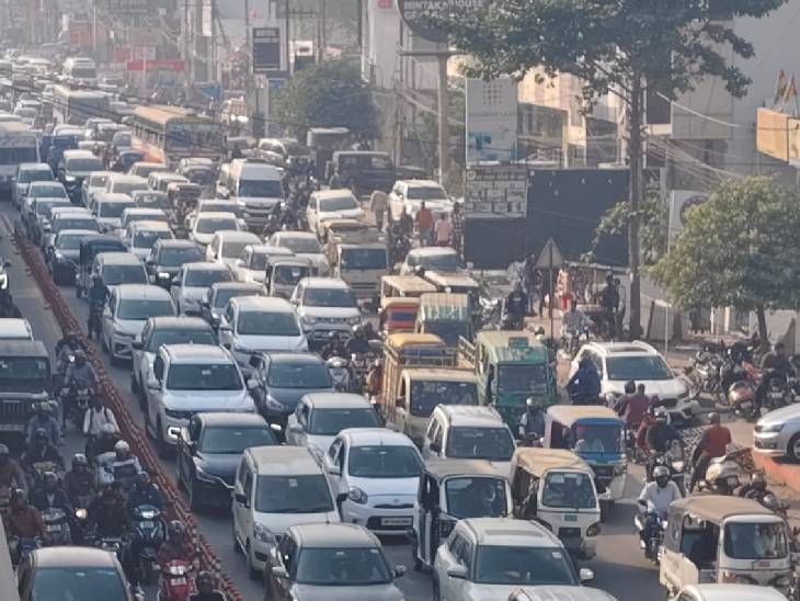 Traffic jam due to non-functioning of traffic signal in Lucknow | लखनऊ ...