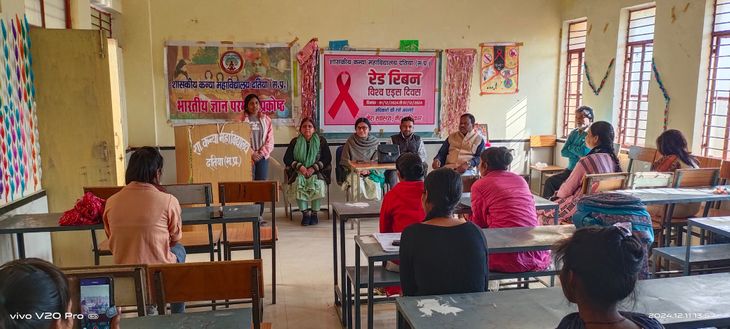 Geeta teaches the art of living: Dr. Bhatnagar | जीवन जीने की कला ...