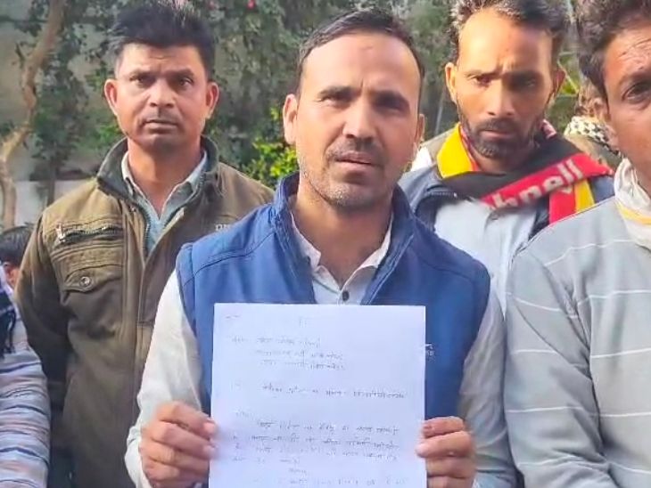 Protest against repeating the name of Mandal President Rinku Sharma ...