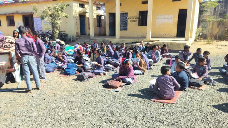 Effect of cold wave: Children are being made to study by making them ...