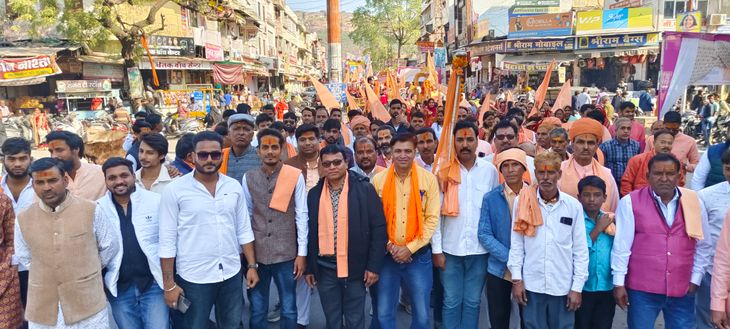 Dashnam Goswami Samaj celebrated the birth anniversary of Lord Guru ...