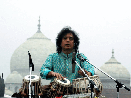The sound of Damru came out from Zakir's tabla | जाकिर हुसैन के तबले से ...