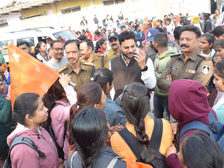 Demonstration by the Students' Council at Indira Girls College | इंदिरा ...