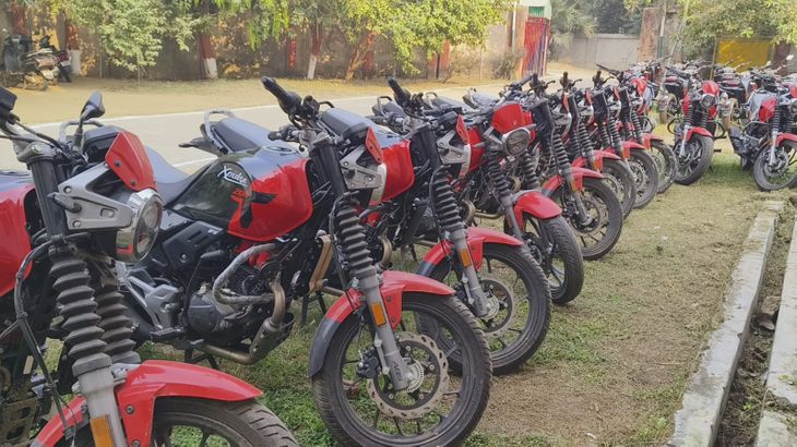 DIG conducted annual inspection of all branches of police | डीआईजी ने ...