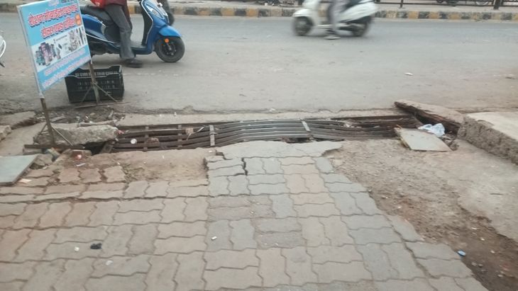 The net placed on the drain collapsed inwards, people are troubled ...