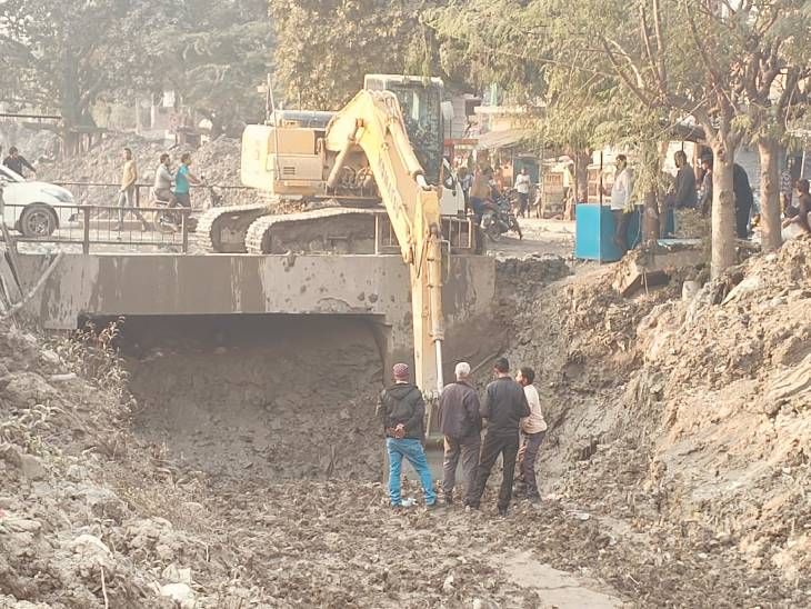 Gas pipeline burst during canal cleaning, Kanpur CUGL, Kanpur News ...