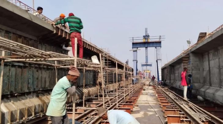 Construction of super structure started at Usaid Ghat | उसैद घाट पर ...