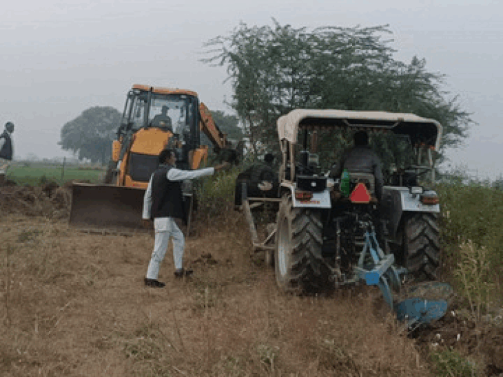 government road which was closed for 10 years was opened in Bhind ...