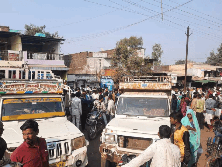 Two youths died in bus accident, ratlam, bajna, sp ratlam, bus, cm dr ...