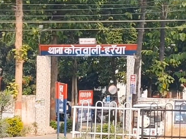 A young man committed suicide in Haraiya, Hanging body found, parents ...