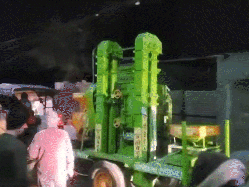 A woman died after her sari got stuck in a paddy threshing machine