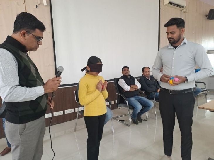 Meet the promising brothers and sisters of Pali on World Meditation Day ...