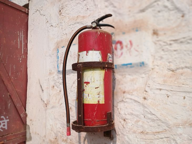 There is no fire safety in the gas warehouse, expired ABC cylinders ...