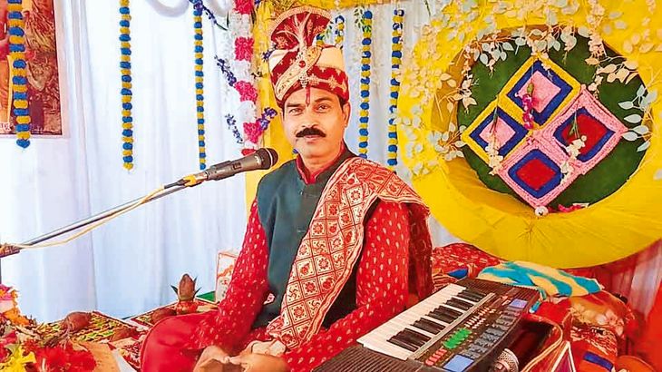 Pandit Balla Prasad Sharma narrated the story of Dhruva and Prahlad in ...