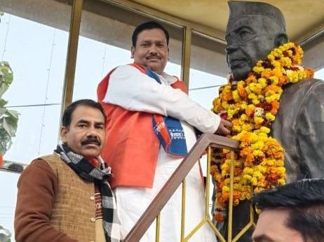 Programs held on the birth anniversary of former PM Chaudhary Charan Singh | पूर्व पीएम चौधरी ...