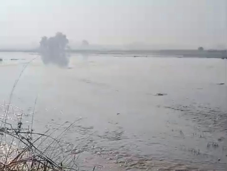 Sharda canal bridge's canal water overflows