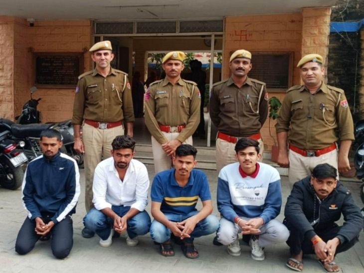 A student preparing for competitive exam broke a glass | कंपीटिशन एग्जाम की तैयारी करने वाले ...