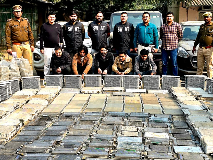 Gang that stole from 2200 towers in 12 states | 12 राज्यों के 2200 ...