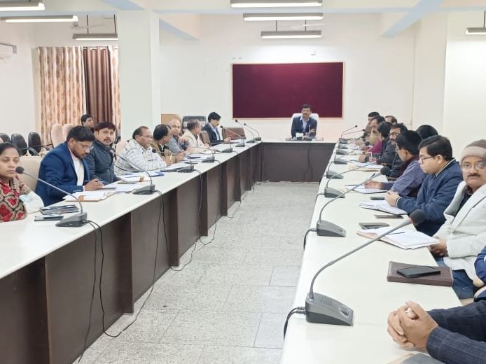 Mau DM held a review meeting of the Basic Education Department: