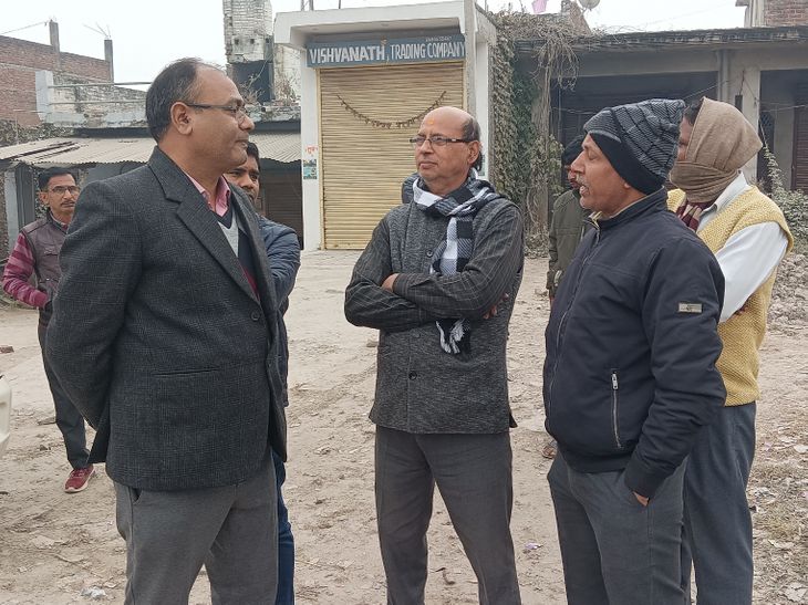 The dilapidated roads in Bindki are raising dust | बिन्दकी में खस्ताहाल ...