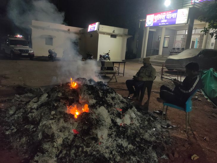 26 years of useless records burnt in Tyonda police station | त्योंदा ...