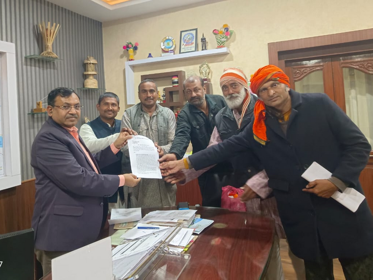 The protest ended after 5 days in Rewa | रीवा में 5 दिन बाद समाप्त हुआ ...