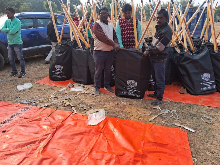 Kits were distributed for collection of minor forest produce | लघु ...
