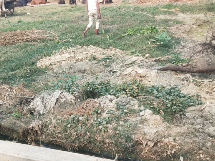Occupation of Chak Road in Kanpur, Mud filled in front of houses ...