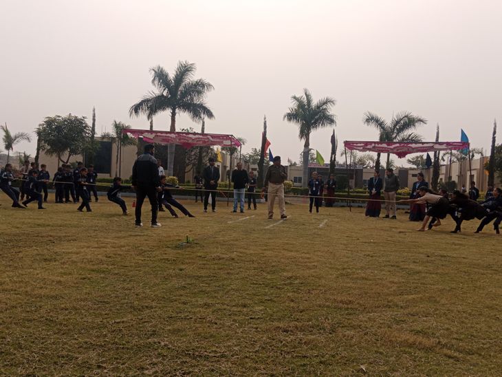 The sports meet started with a torch rally | मशाल रैली निकालकर ...