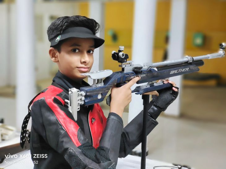 Umar hoisted the flag in the national rifle shooting competition ...