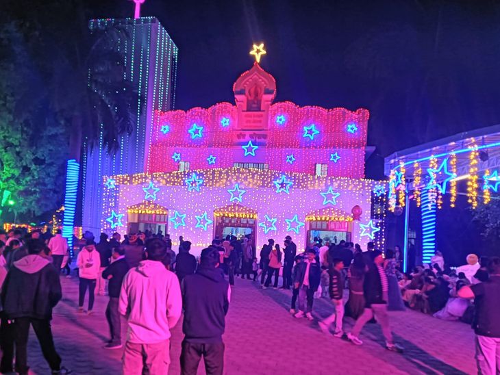 The spirit of Christmas is visible in Indore