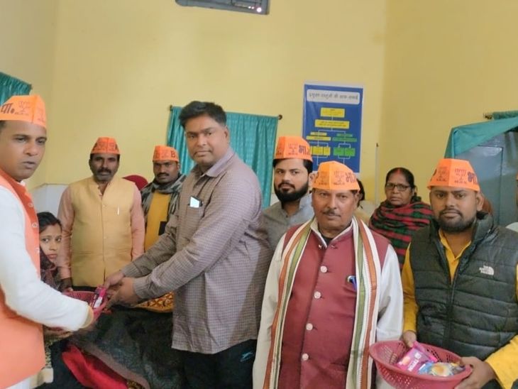 A discussion was organized on the birth anniversary of Atal Bihari ...