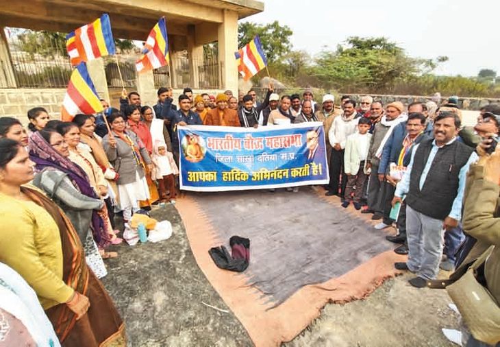 Dhamma Yatra started from Datia and reached Gujarra inscription | धम्म ...