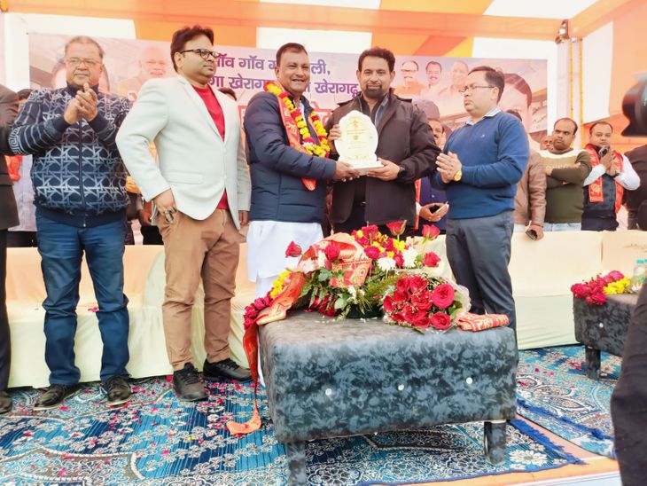 In the program, the oath of cleanliness was given and people were urged ...