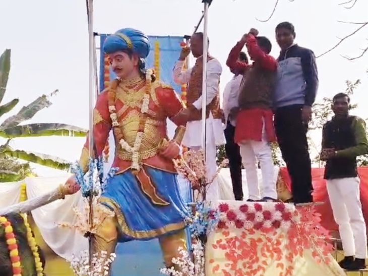 Maharaja Khet Singh Khangar's birth anniversary celebrated in Tikamgarh ...