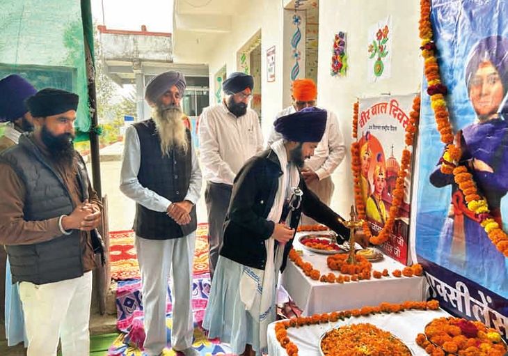 Martyrdom of Sahibzadas of Guru Govind Singh was remembered and Veer ...
