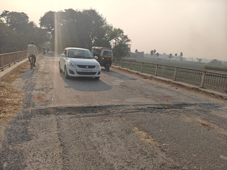 Use the old bridge to avoid toll | टोल से बचने के लिए पुराने पुल का ...