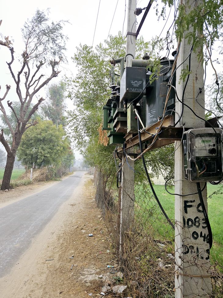 The network of electric wires has become a danger, power is cut for ...
