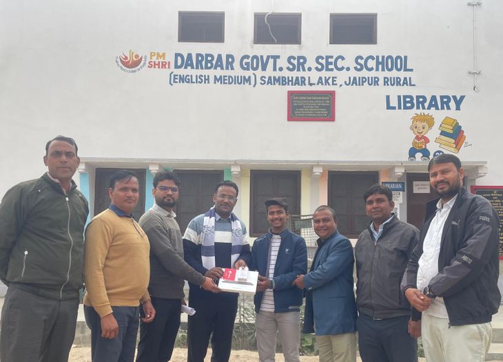 5 students of PM Shri Darbar School received tablets