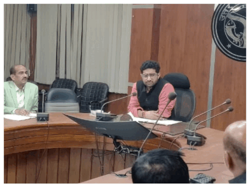 Varanasi News CDO reviewed 11 unaided secondary schools | वाराणसी में ...