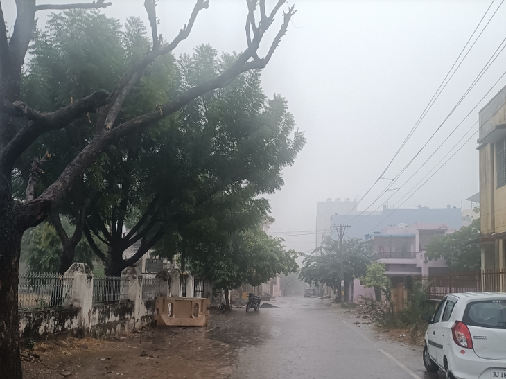 Heavy rain in the district since morning l