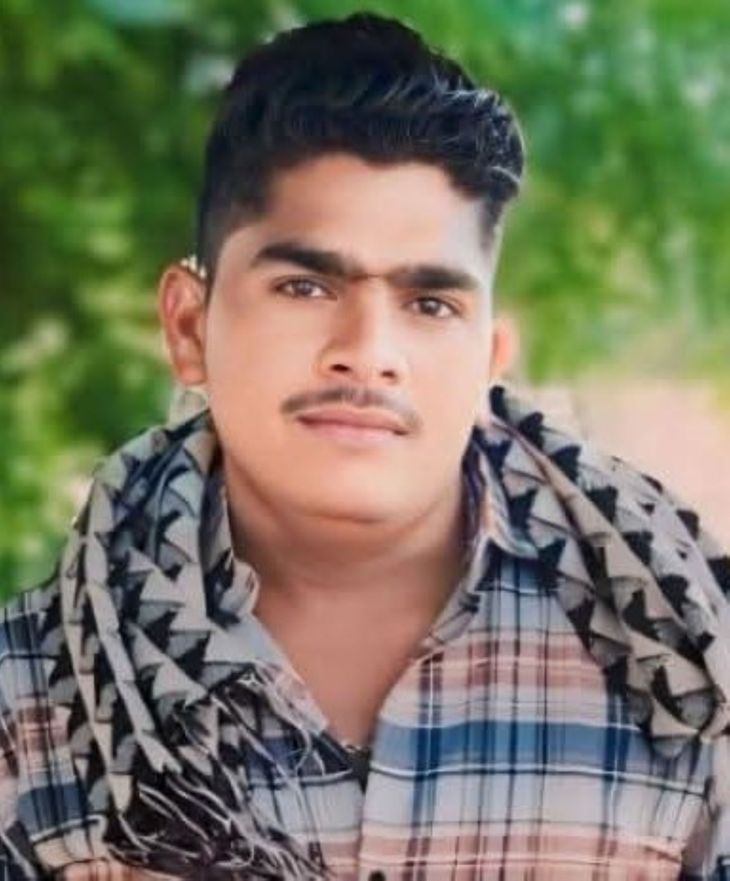 Bike rider dies after being hit by a car on Anjad-Thikri highway | अंजड़-ठीकरी हाईवे पर कार की ...