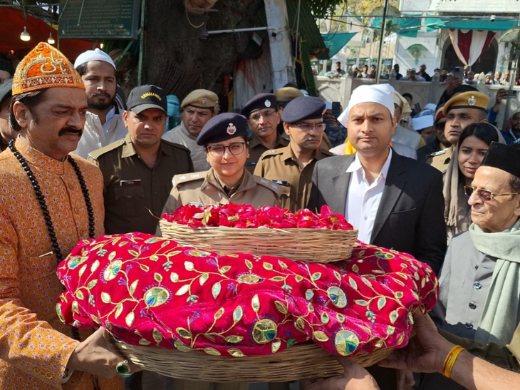 During Urs, the administration presented a sheet at the dargah | अजमेर ...