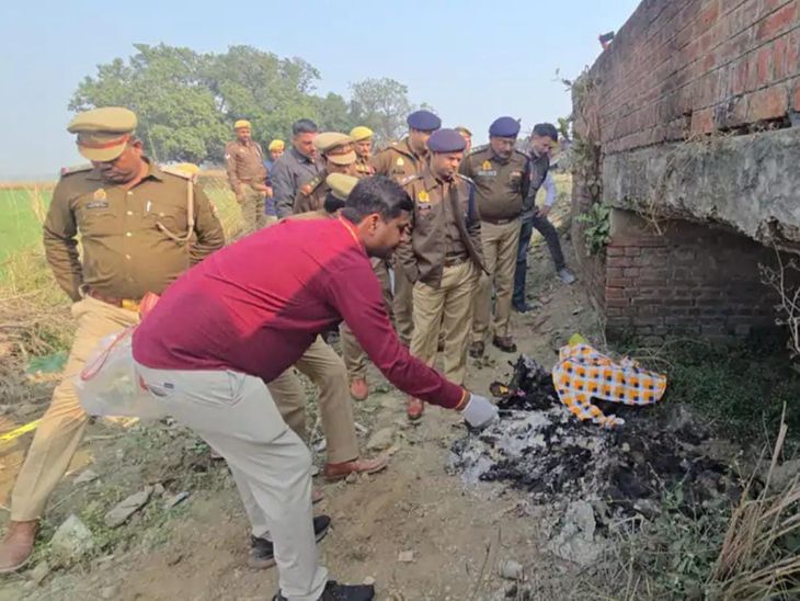 Postmortem of the half-burnt body of a woman was done in Deoria